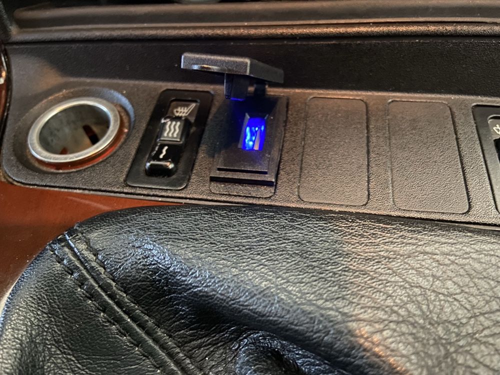 BMW E36 USB Buchse Ladegerät (Neu (gemäss Beschreibung)) in Emmenmatt ...