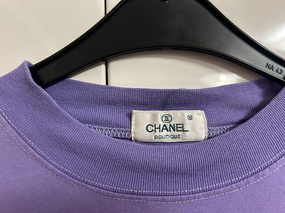 Chanel vintage oversized T shirt (Gebraucht) in Muzzano für CHF 25 – mit Lieferung auf Ricardo ...