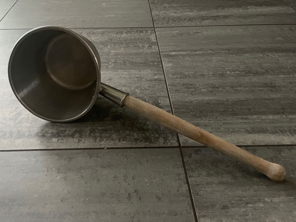 Schöpfeimer Jaucheschöpfer Wasserschöpfer mit Stiel (Gebraucht) in Zürich für CHF 25 – mit ...