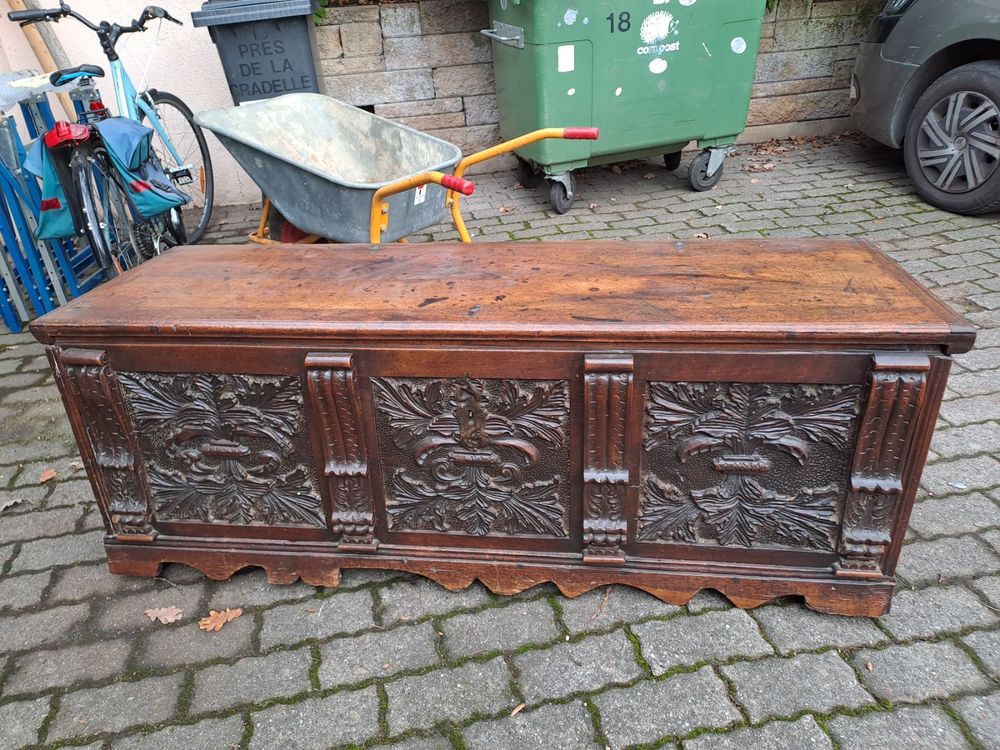 Coffre ancien sculpté en bois massif | Kaufen auf Ricardo