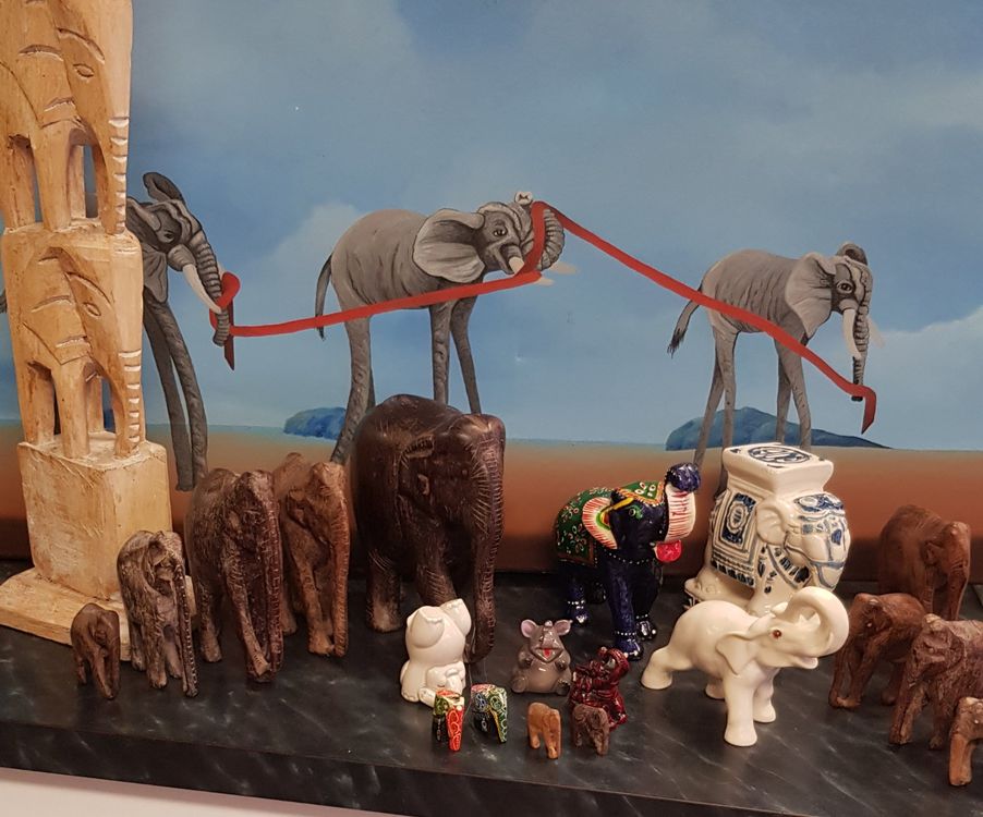 Elefant , verschiedene Elefanten und Elefanten Bild (Gebraucht) in Merenschwand für CHF 21 – nur ...