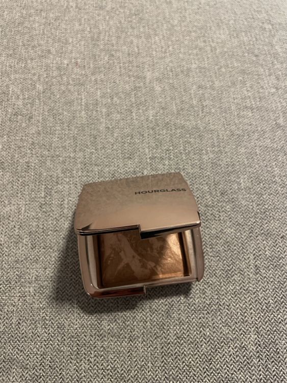 Hourglass - Ambient lighting bronzer, luminous bronze light (Gebraucht ...
