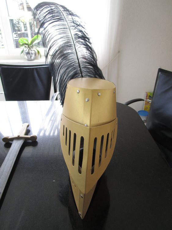Ritterhelm mit Schwert (Gebraucht) in Mülligen für CHF 9 – nur Abholung ...