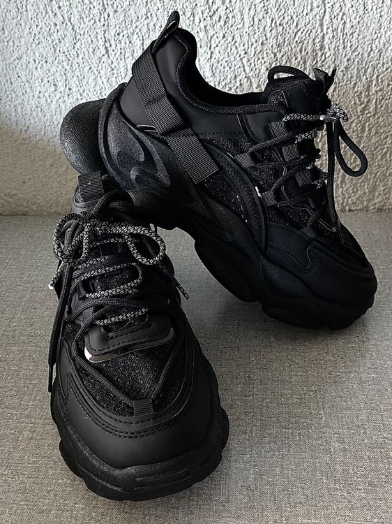 Schwarze Sneakers, Gr. 38 (Neu und originalverpackt) in Rapperswil SG für CHF 15 – mit Lieferung ...
