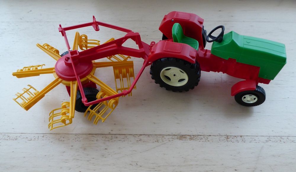 Alter Bruder Traktor mit Heuwender (Gebraucht) in Entlebuch für CHF 2 – mit Lieferung auf ...