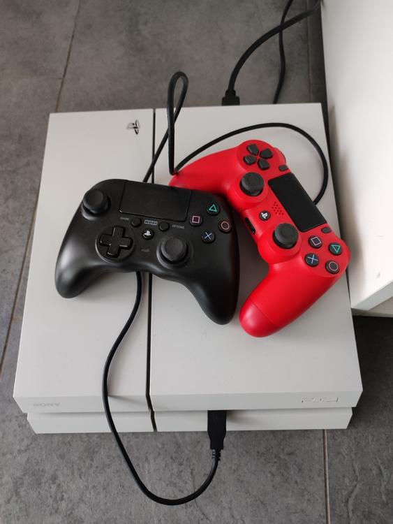 Playstation 4 Konsole +2 Controller (Gebraucht) in Ballwil für CHF 111 – mit Lieferung auf ...