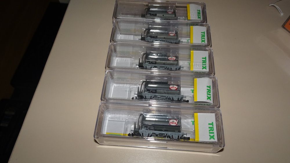 Minitrix 5 Kesselwagen AVIA, SBB,NEM, Spur N, NEU (Neu (gemäss Beschreibung)) in St.Gallen für ...