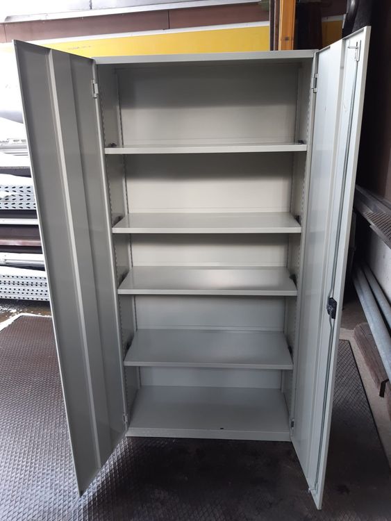 Massiver Metall-Schrank Nufer, 4 Tablare, 2 Schlüssel (Gebraucht) in ...