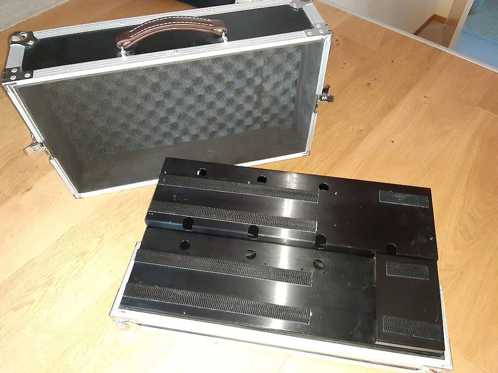 Pedalboard T-Rex Tone Trunk mit Road Case (Gebraucht) in Oberwil-Lieli ...