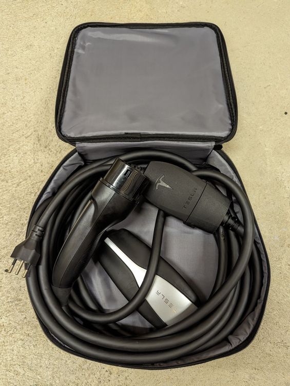 Tesla Mobile Connector (Gebraucht) in Signy für CHF 150 – nur Abholung ...
