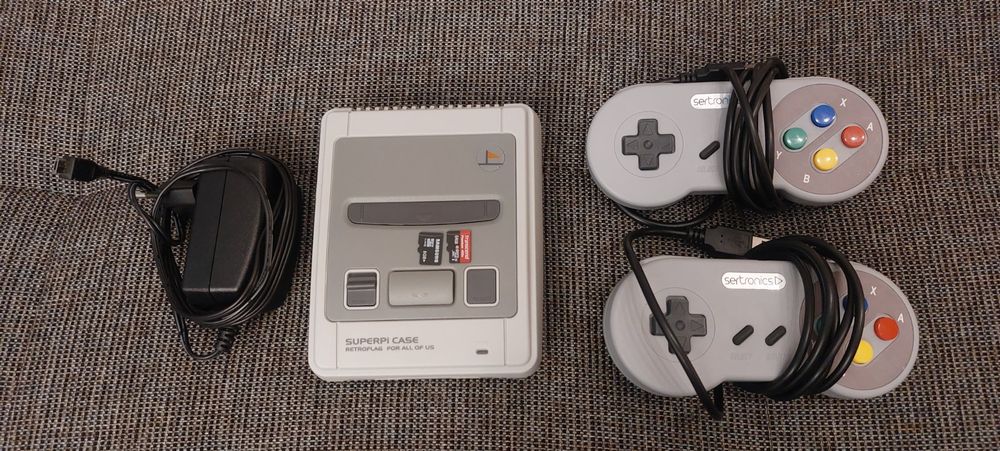 Raspberry Pi 3B+ im Superpi SNES Case mit 2 Controller.. :-) (Gebraucht ...