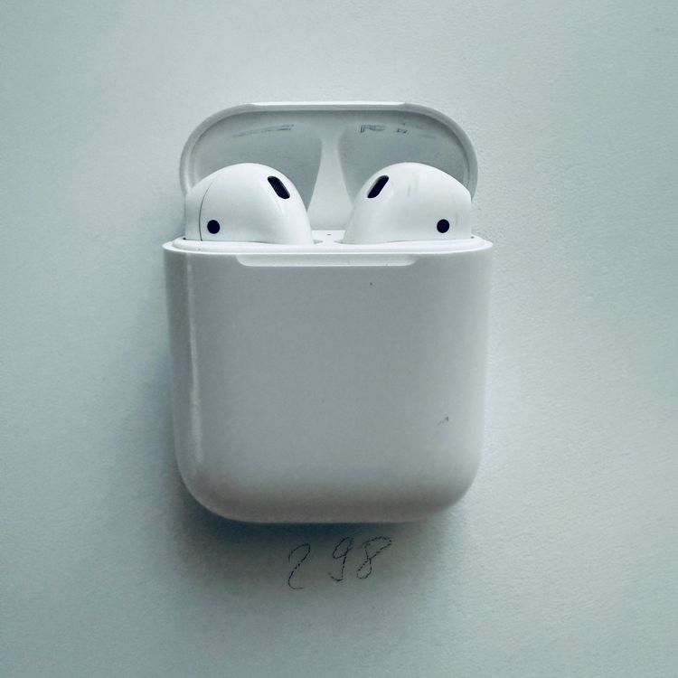 Original Apple AirPods 2 Gen. Wireless Kopfhörer & Case (Gebraucht) in ...