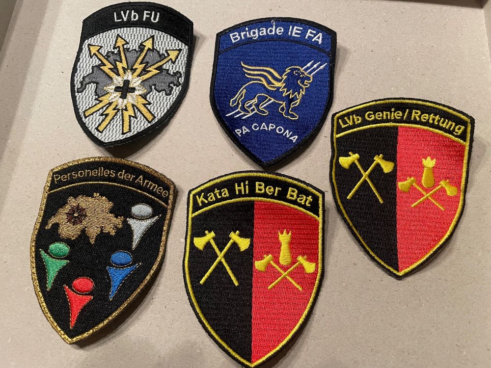 5 Badge | Kaufen auf Ricardo