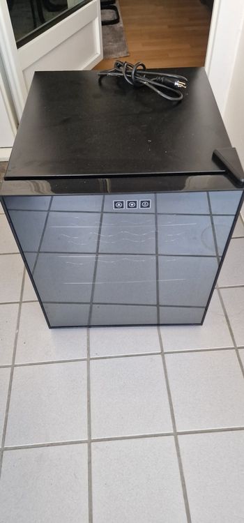 Weinkühlschrank Vinocave 10 (Defekt) in Chur für CHF 0.05 – nur ...
