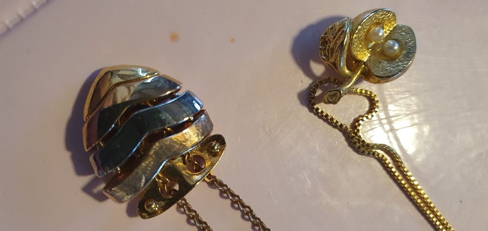 Räumung: 2x Ketten mit Anhänger!! Ab Fr. 1.- | Kaufen auf Ricardo