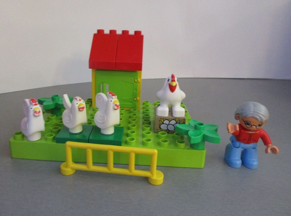 Duplo Hühner mit kleinem Stall (Gebraucht) in Sirnach für CHF 10 – mit ...