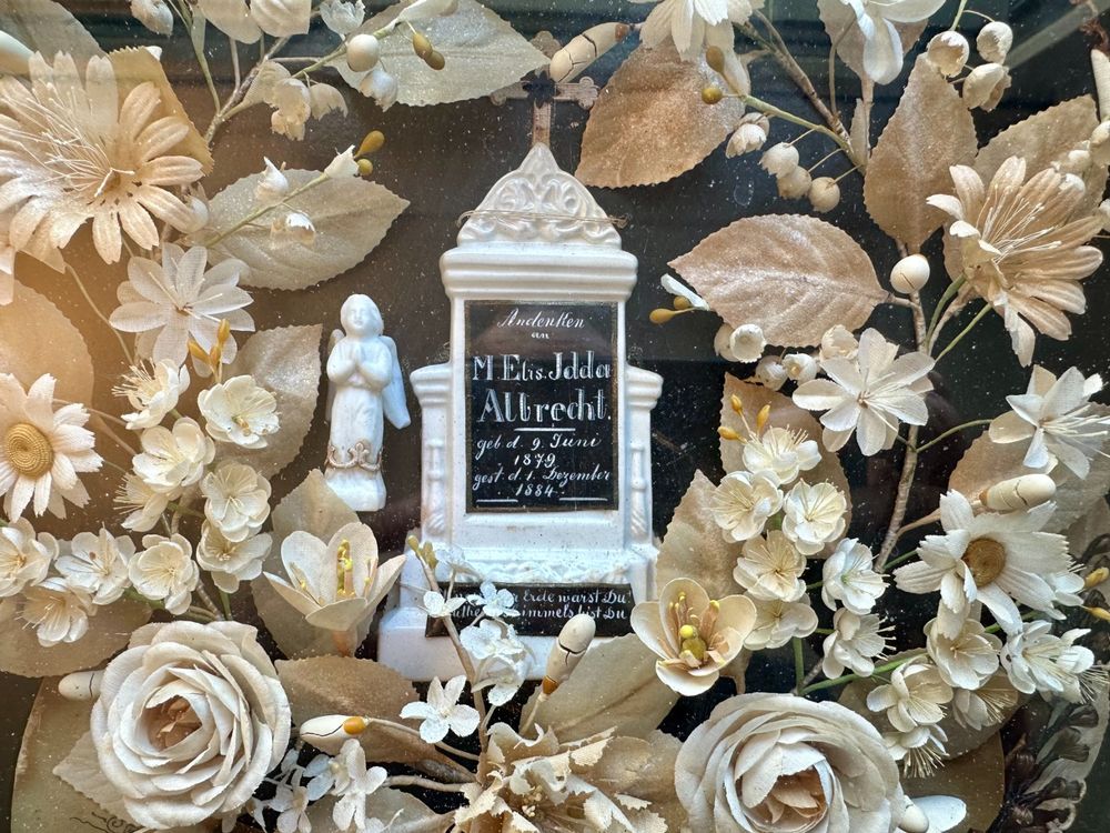 Andenken-Gesteck für Elsa Jdda Albrecht, 1879-1884 (Gebraucht) in St ...