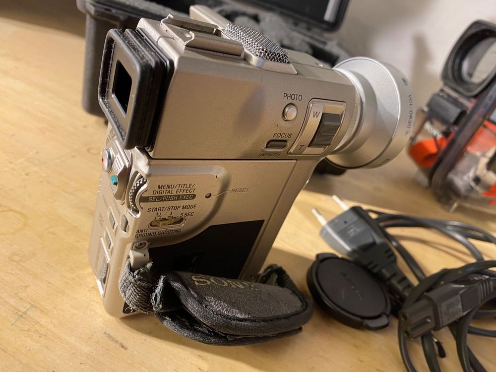 Sony Dv CAM mit Unterwassergehäuse intakt | Kaufen auf Ricardo