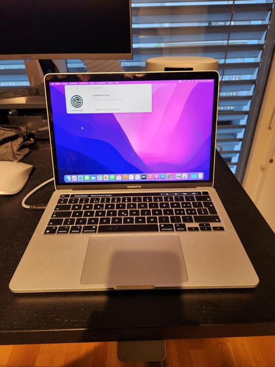 MacBook Pro 2020 M1 Chip 8GB Ram 256GB (Neu (gemäss Beschreibung)) in ...