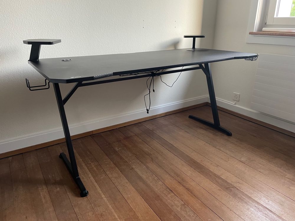 Gaming Pult Genesis HOLM 510 RGB | Kaufen auf Ricardo