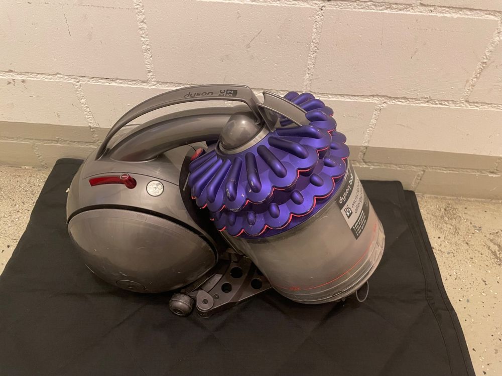 Dyson DC52 muschleead allergy care Staubsauger (Defekt) in Lausen für CHF 25 – mit Lieferung auf ...