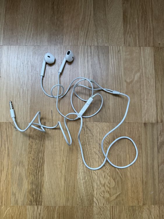Apple Kopfhörer mit Kabel und Mikrofon 🎧 (Gebraucht) in Zürich für CHF ...