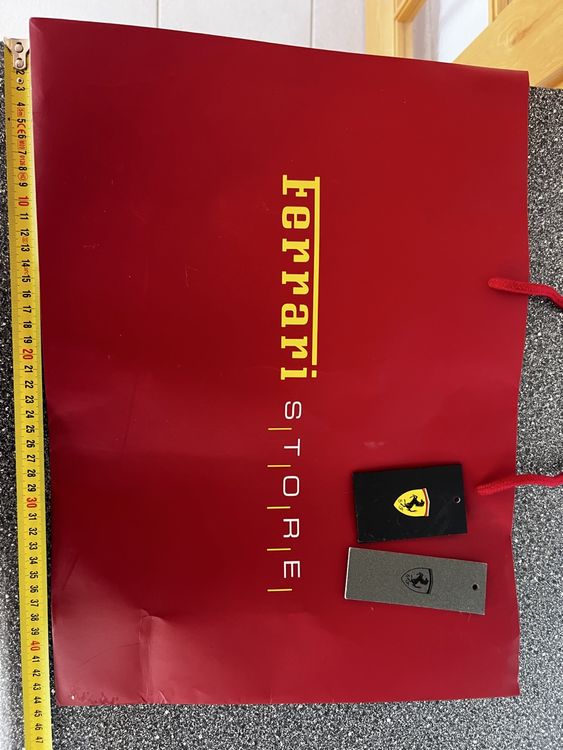 Ferrari Store Tasche, rot, mit Etiketten! (Gebraucht) in Murten für CHF ...