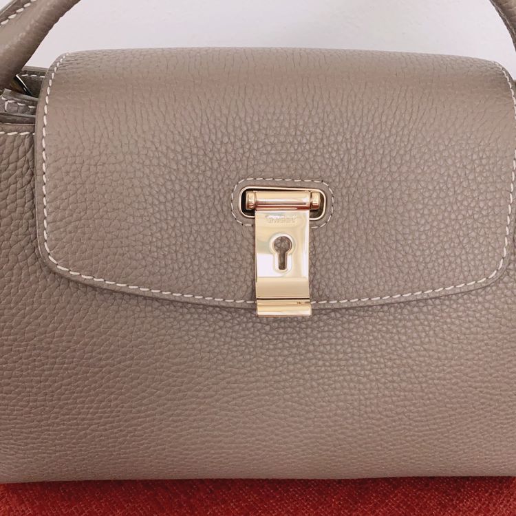 Bally Layka Leather Top Handle Bag In Light Brown | Kaufen auf Ricardo