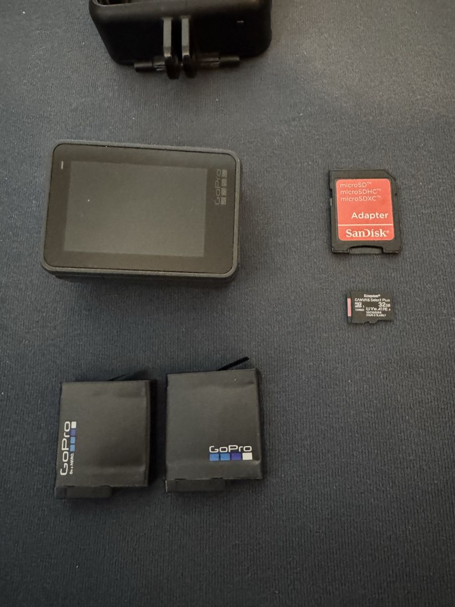 GoPro Hero 5 inkl. 2 Akkus, Case und 32GB SD Karte (Gebraucht) in ...