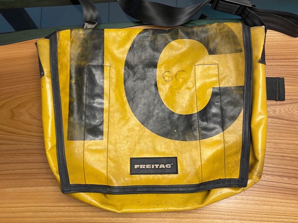 Freitag Tasche gelb/schwarz (Gebraucht) in Konolfingen für CHF 20 – mit ...