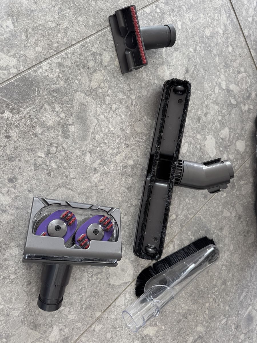 Dyson DC33c Vacuum Cleaner - Home + Car - Great Value! (Gebraucht) in ...