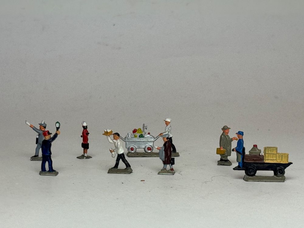 Märklin Figuren Metall HO auf dem Bahnsteig (Gebraucht) in Elm für CHF ...