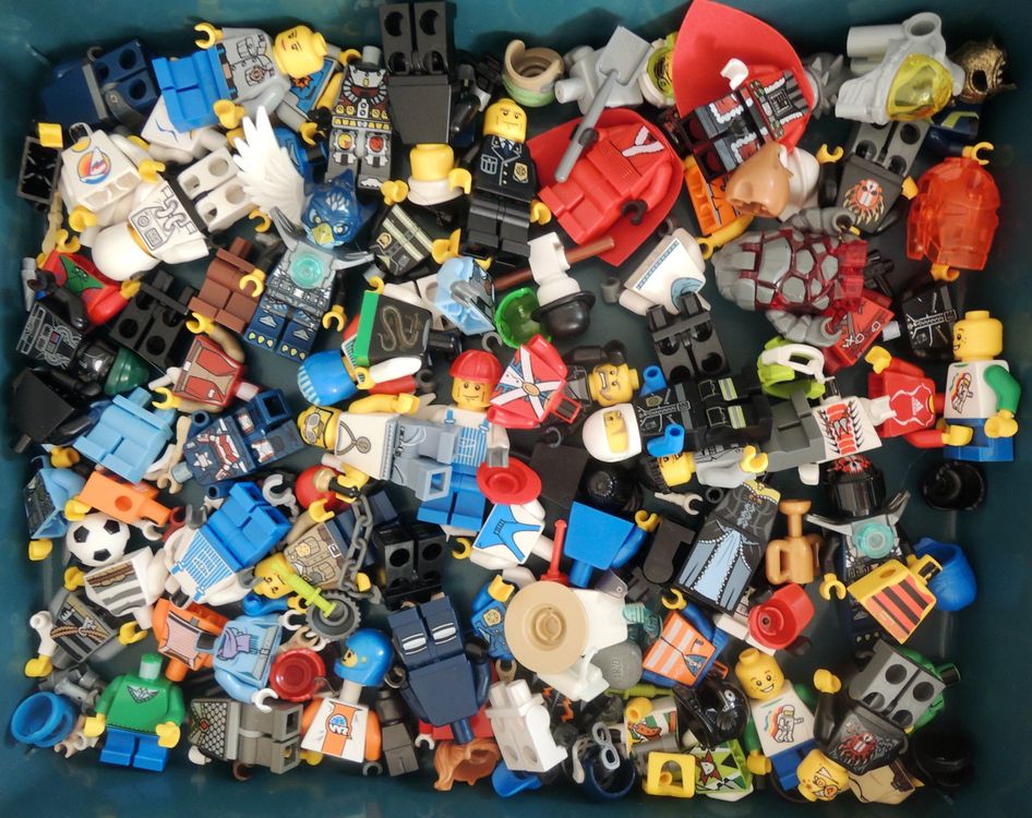 Ganz viele Lego Minifiguren, Tiere und Zubehör | Kaufen auf Ricardo