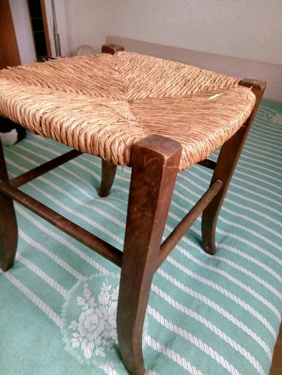 Antiker Vintage Hocker, mit Stroh geflochten, schöne Form (Gebraucht ...