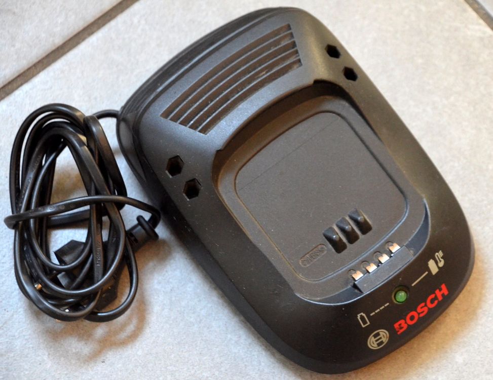 Ladegerät Bosch AL 2215 CV chargeur (Gebraucht) in Collonges für CHF 35 ...