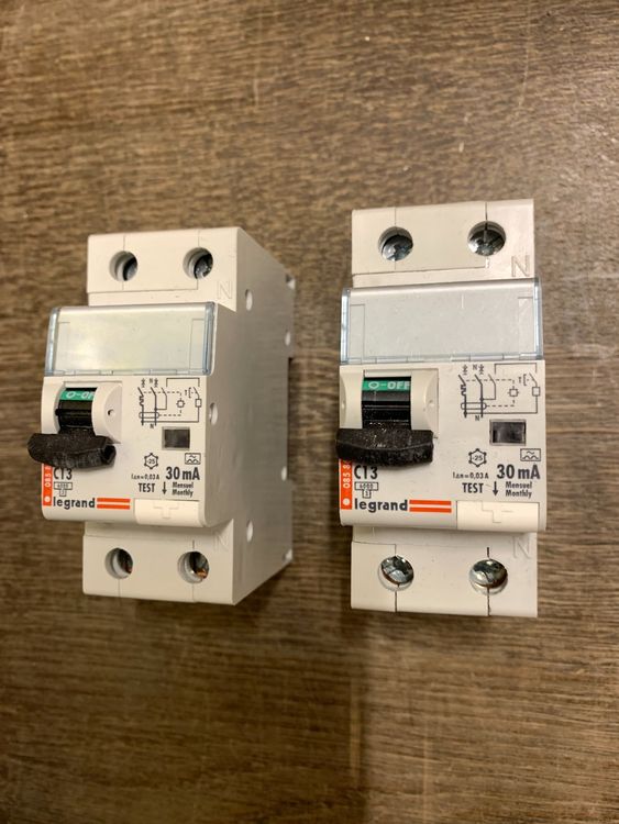 FI-LS Legrand (Gebraucht) in Dintikon für CHF 39 – mit Lieferung auf ...