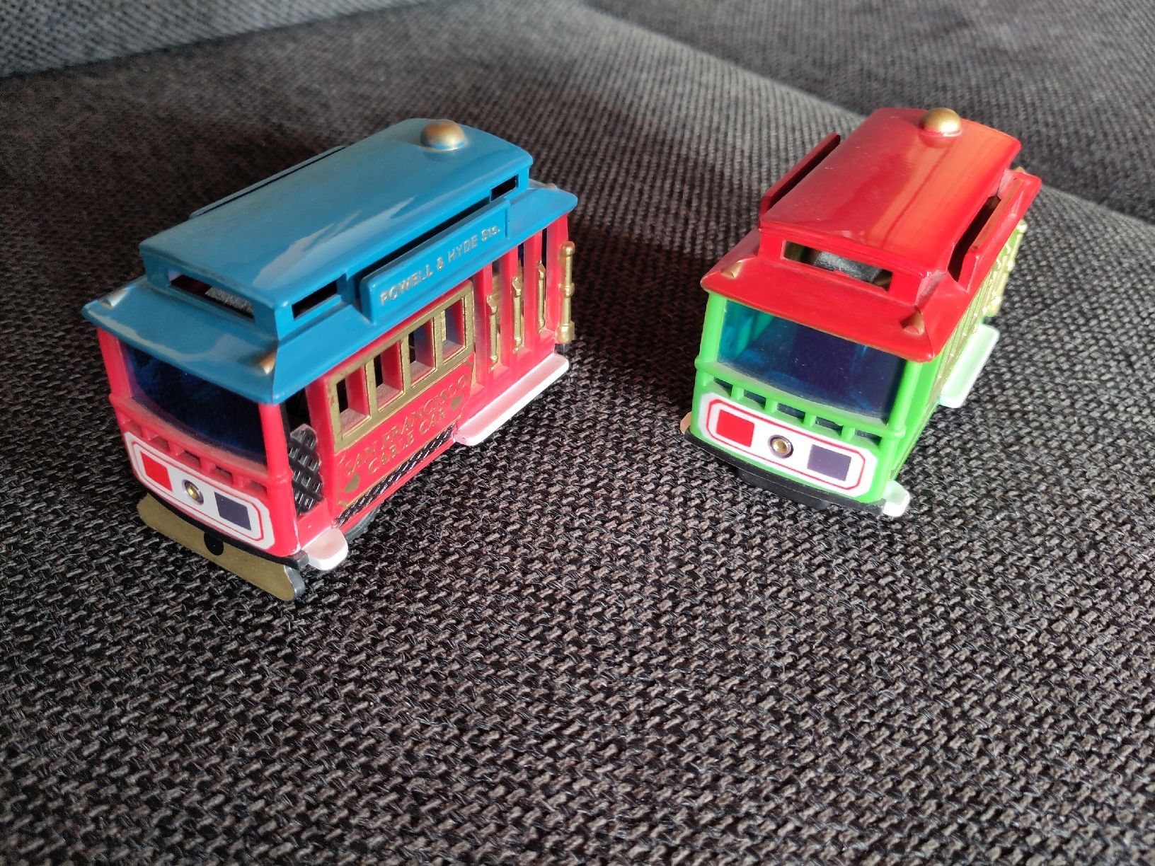 Cable car San Francisco - 2 Stück mit Glocke beim Fahren (Gebraucht) in ...