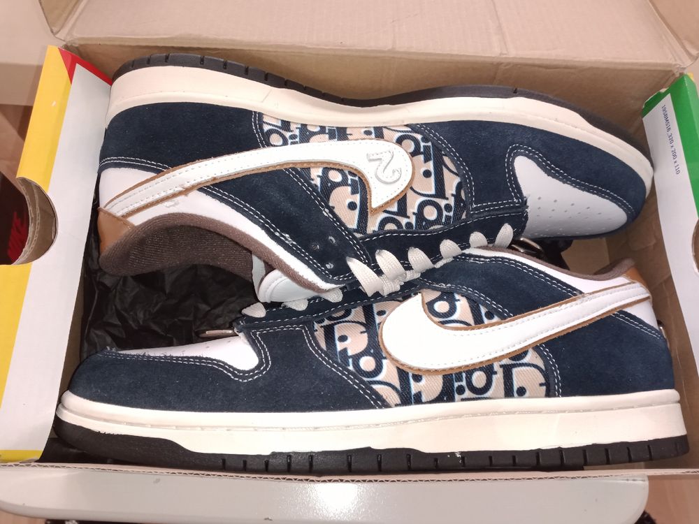 Nike SB Dunks " Custom Made" (Neu und originalverpackt) in Gontenschwil ...