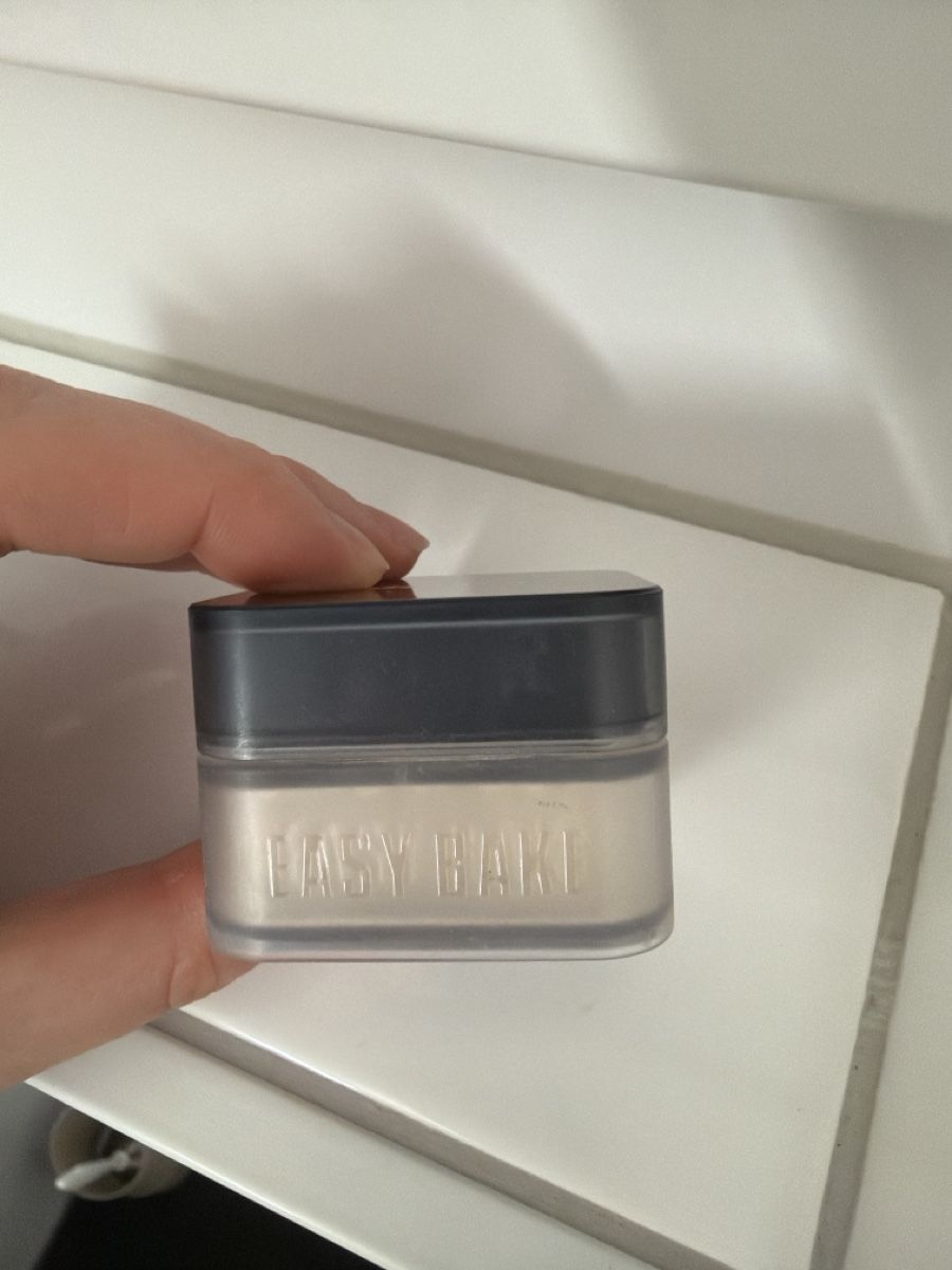 Huda Beauty Easy Bake Puder (Neu (gemäss Beschreibung)) in Niederhasli ...