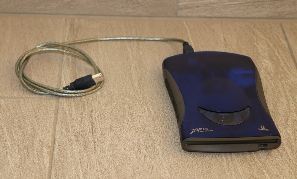 Iomega ZIP 250 inkl. 100 MB & 250 MB Disketten | Kaufen auf Ricardo