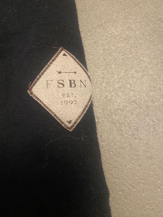Sweat noir à capuche - taille S - FSBN (Gebraucht) in Presinge für CHF ...