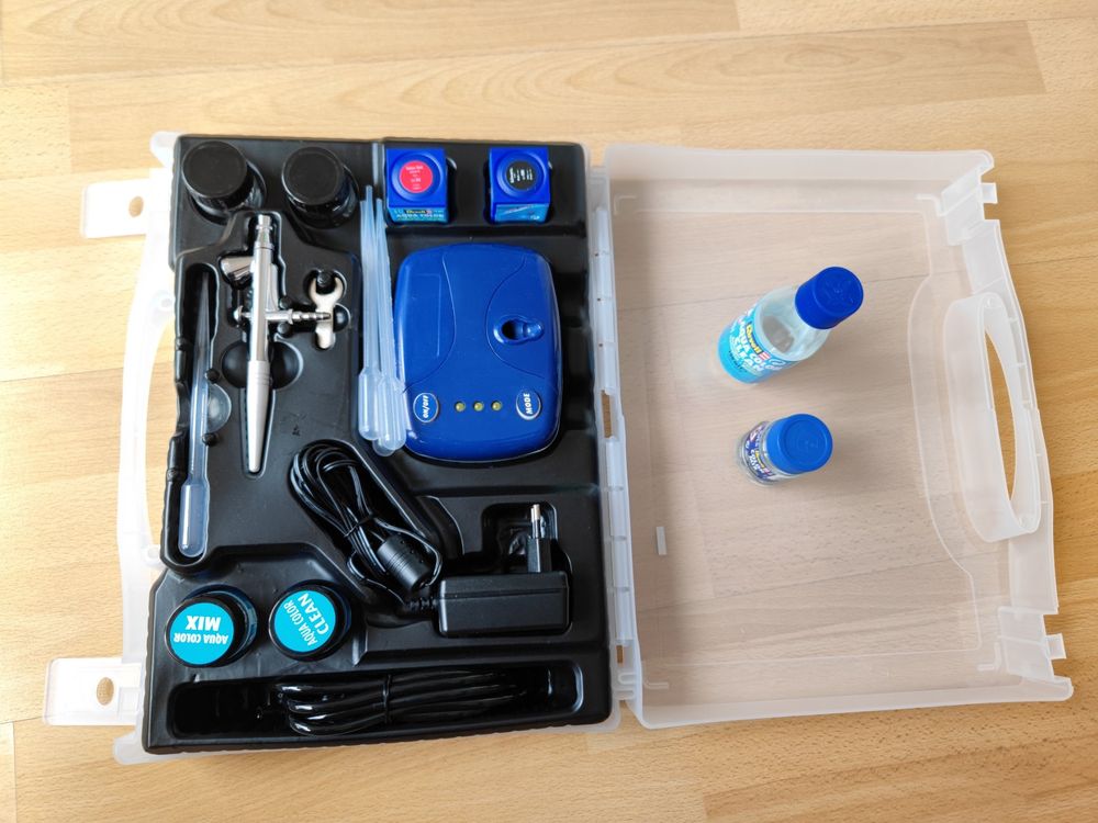 Revell 39199 - Airbrush Basic Set mit Kompressor | Acheter sur Ricardo Revell 39199 - Airbrush Basic Set mit Kompressor | Acheter sur Ricardo