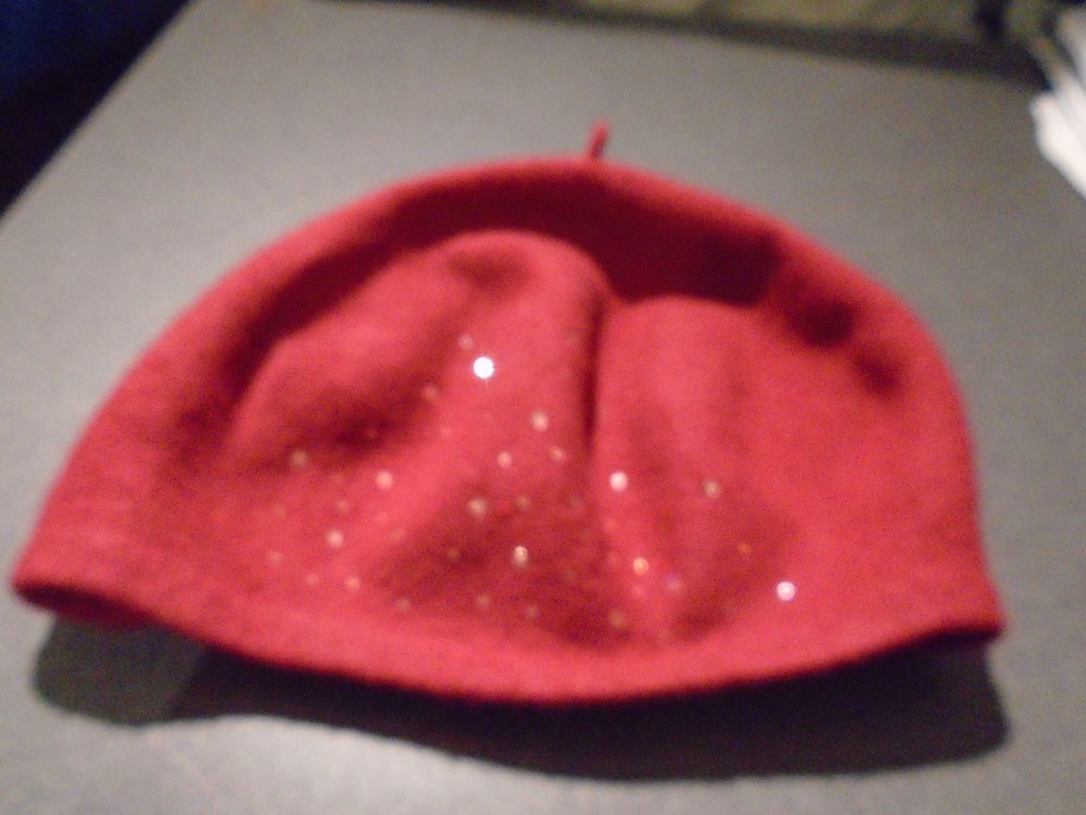 Mütze, One Size, rot, Glitzersteinchen (Gebraucht) in Zürich für CHF 2 ...