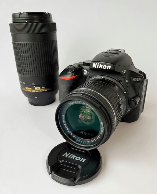 Nikon D5600 Digital Kamera Kit mit 2 VR Objektive, neuwertig (Gebraucht ...