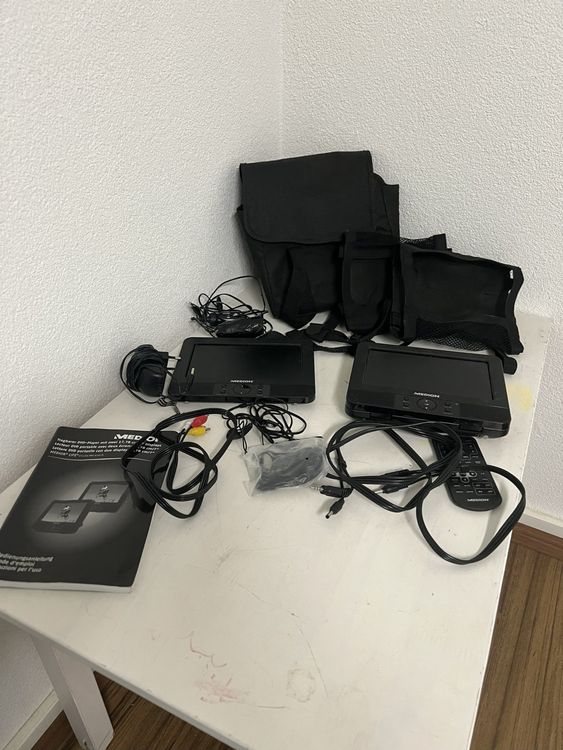 Medion Tragbarer DVD-Player mit 2 Bildschirmen - Komplett! (Gebraucht ...