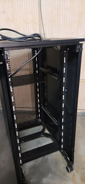 IBM Server Schrank Rack 25U (Gebraucht) in Opfikon für CHF 99 – nur ...