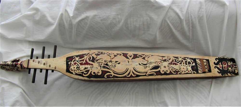 Sampeq a Traditional Kalimantan Music Instrument (Gebraucht) in Locarno ...