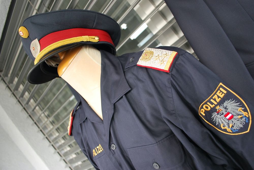 Österreich, Polizei Representative Uniform Set 2005 (D'occasion) à Biel ...