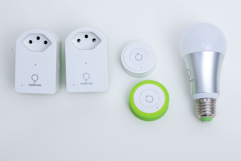 Smarte Lampen und Stecker von MyStrom & Powerling Co. (Gebraucht) in Zürich für CHF 1 – mit ...