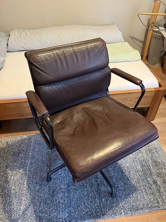 EA 208 Soft Pad ,Eames, Vitra, Herman Miller Braun/ Bordeaux (Gebraucht) in Tafers für CHF 799 ...